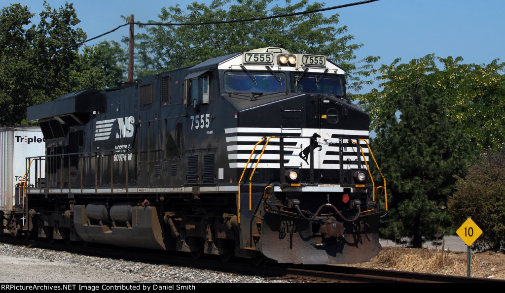 NS 7555 leads 251 East-bound